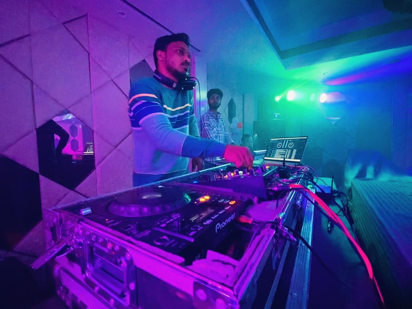 Best DJ in Nagpur | Top Wedding & Party DJ Services | SJ Brothers